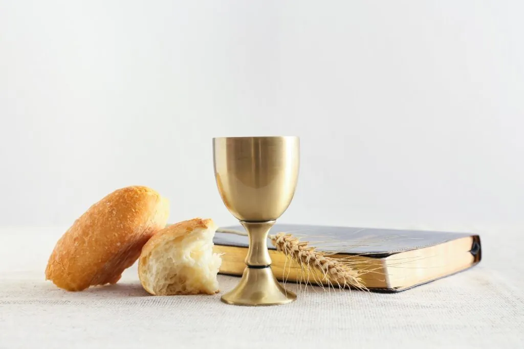 20 Temas para Culto + 4 Esboços de Pregações para Ceia