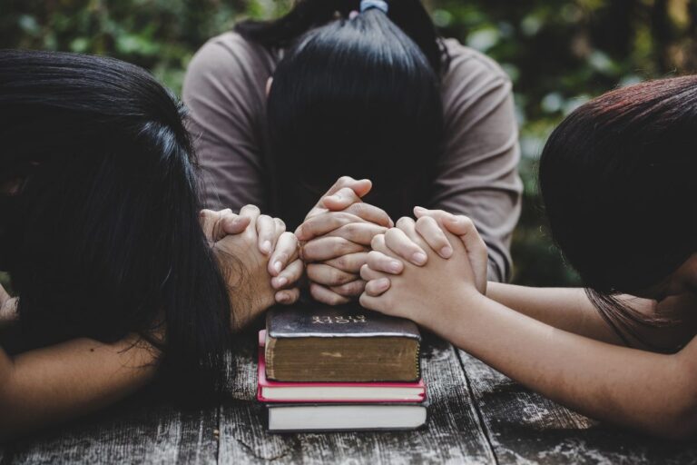 25 Versículos sobre o Amor Fraternal entre Irmãos em Cristo